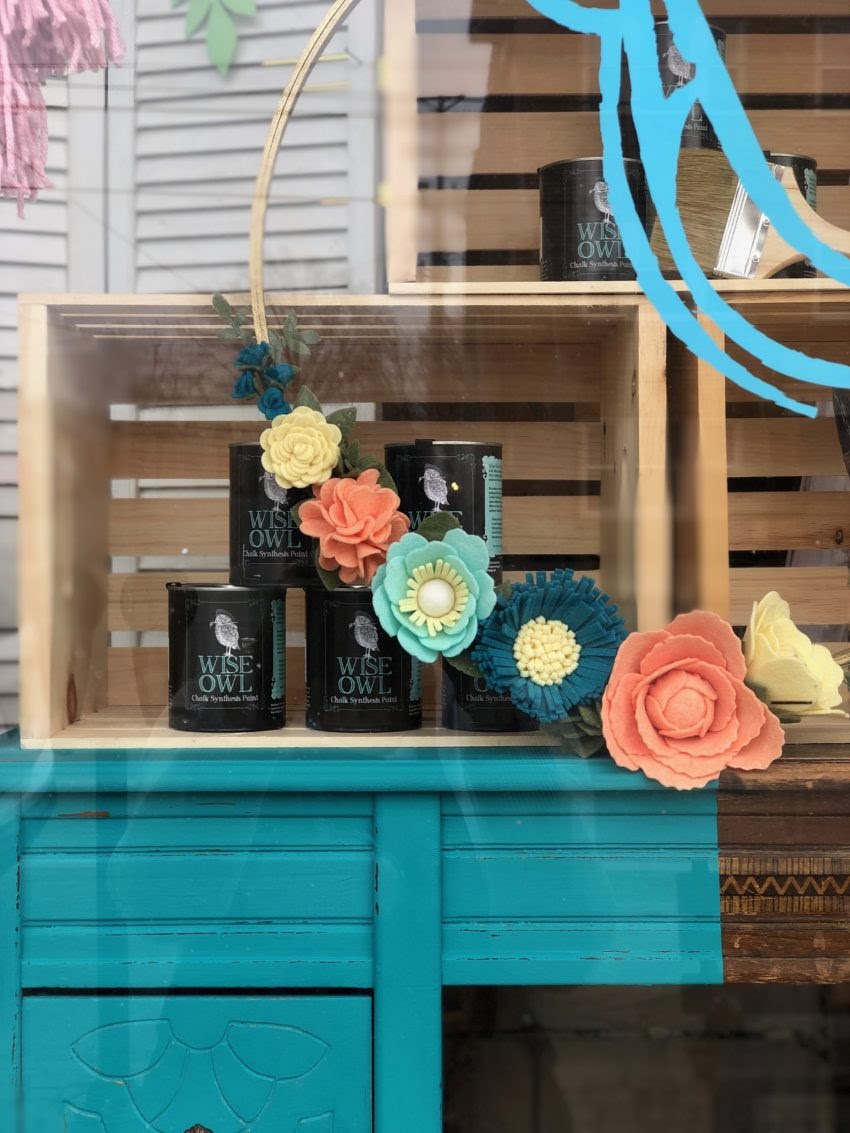 Creating Eye-Catching Store Window Displays In A Retail Shop • Savvy ...