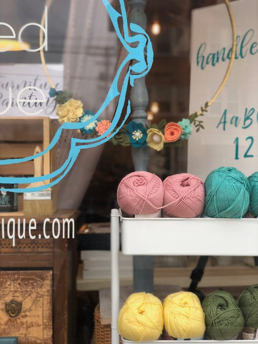 Creating Eye-Catching Store Window Displays In A Retail Shop • Savvy ...